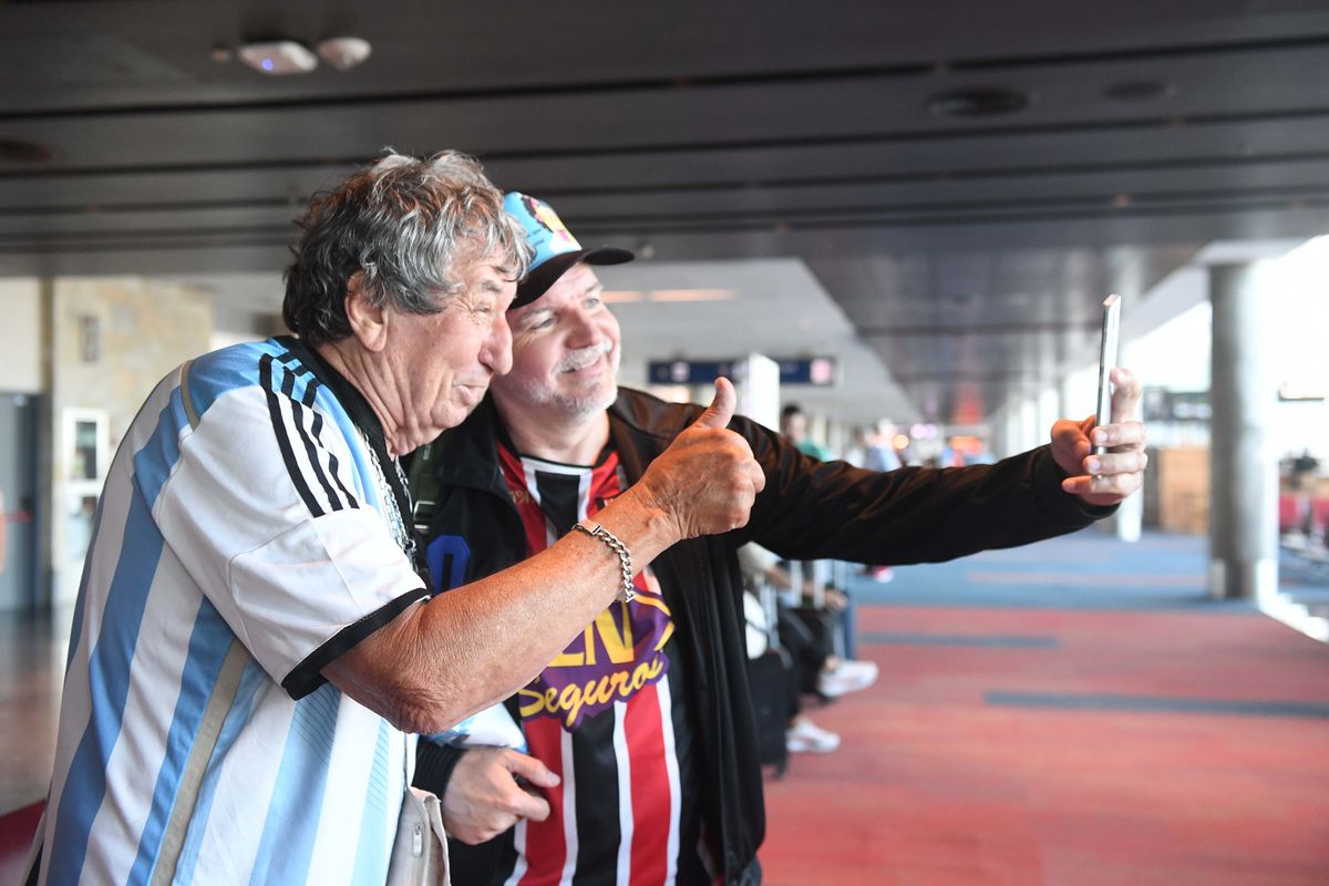 Tula y su bombo ya están en Qatar para alentar a Argentina