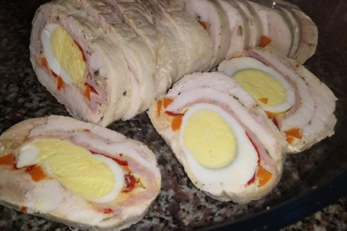 Arrollado de pollo, el plato económico, fácil y riquísimo para poner en la mesa de Navidad