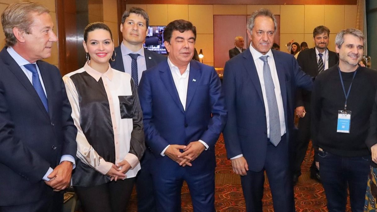 Flor Destéfanis viajó a Brasil y se mostró con Daniel Scioli a poco de ...