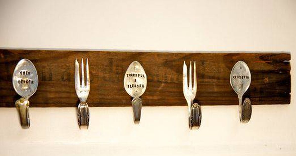 Crea hermosos percheros rústicos reciclando un elemento muy popular