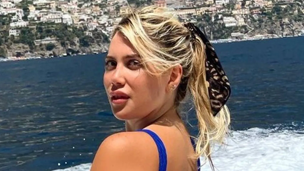 ¡viral La Tremenda Foto De Wanda Nara Tomando Sol En Las Playas De Estambul