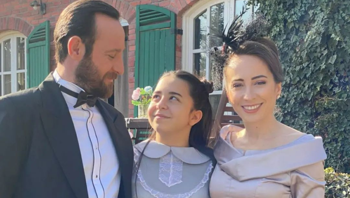 Lejos de su papel de tío Metin, así se ve Onur Dikmen de la telenovela ...