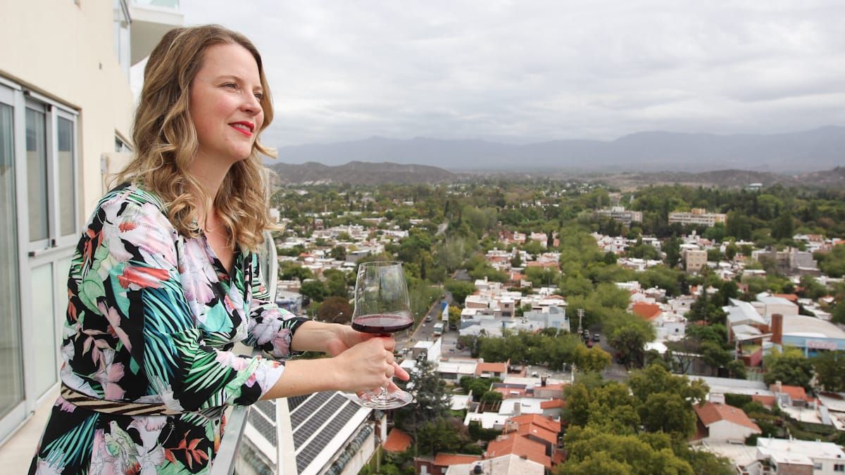 Amanda Barnes, la maestra del vino que desde Mendoza y con acento inglés se hace oír en el mundo