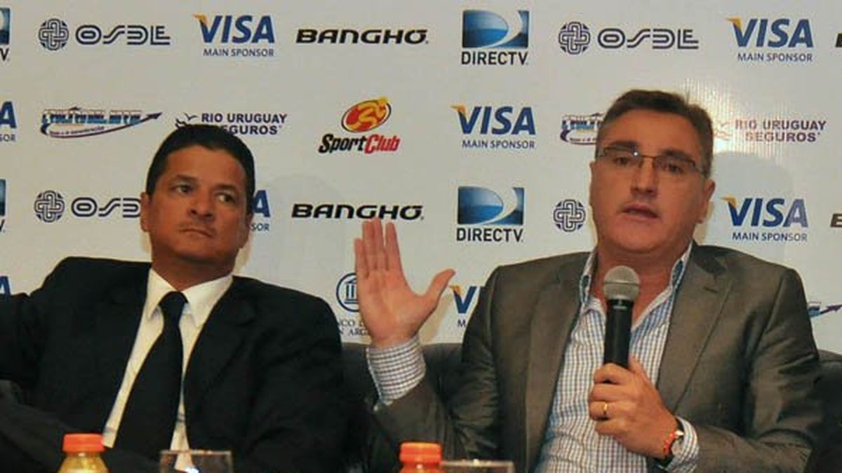 La selección espera por Delfino y Prigioni