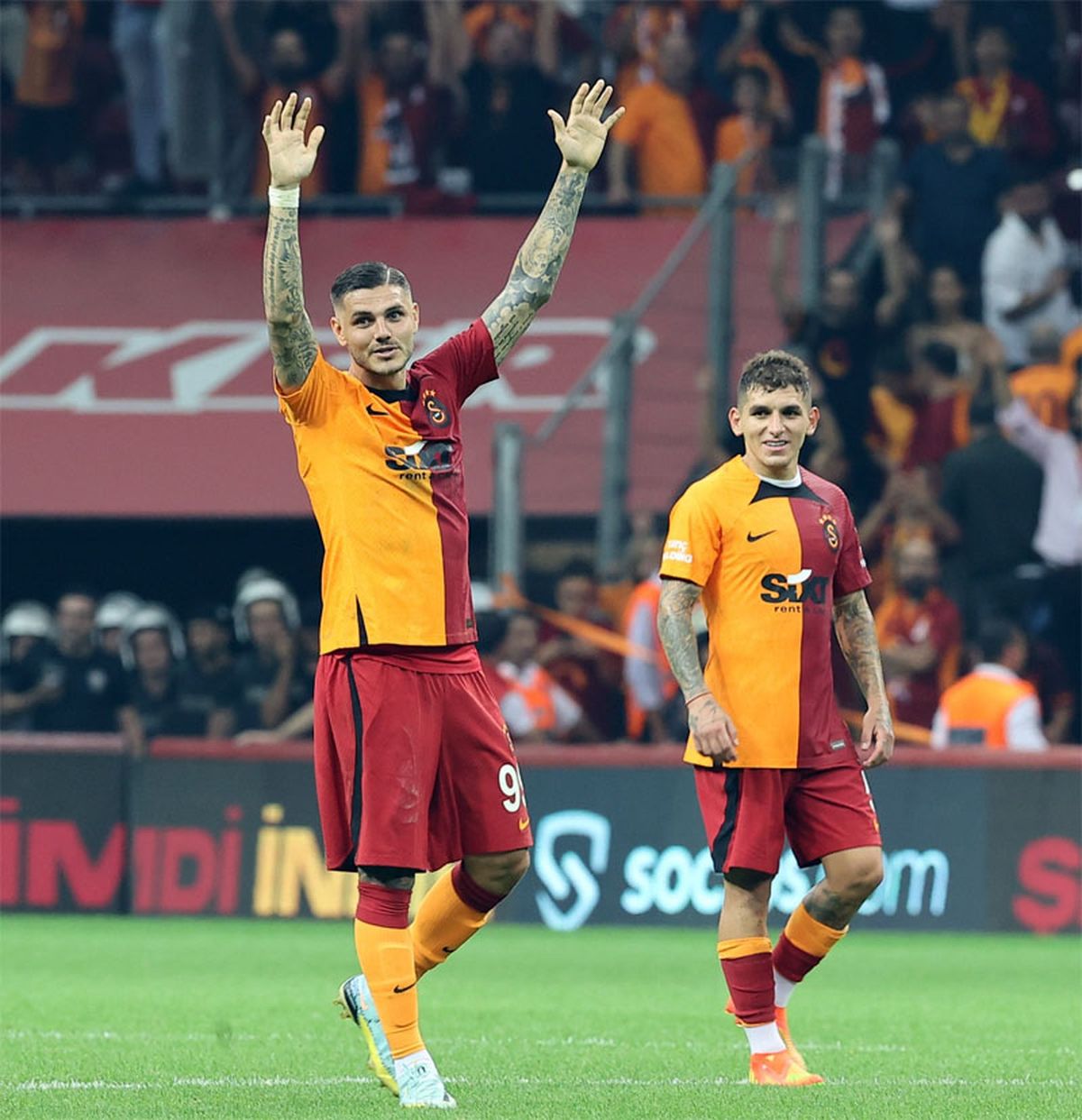 Mauro Icardi debutó en Galatasaray y recibió una sorpresa que lo conmovió