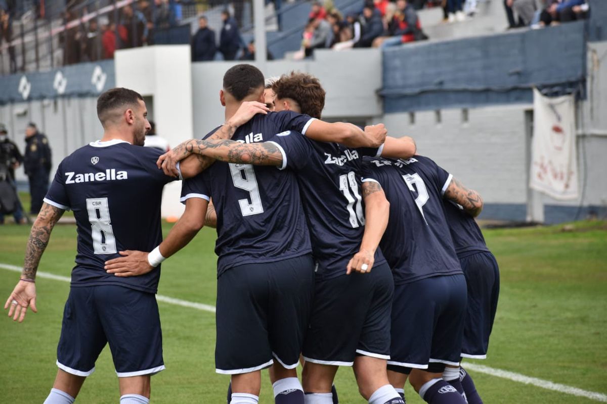Alex Arce sigue enamorando a los hinchas de Independiente Rivadavia