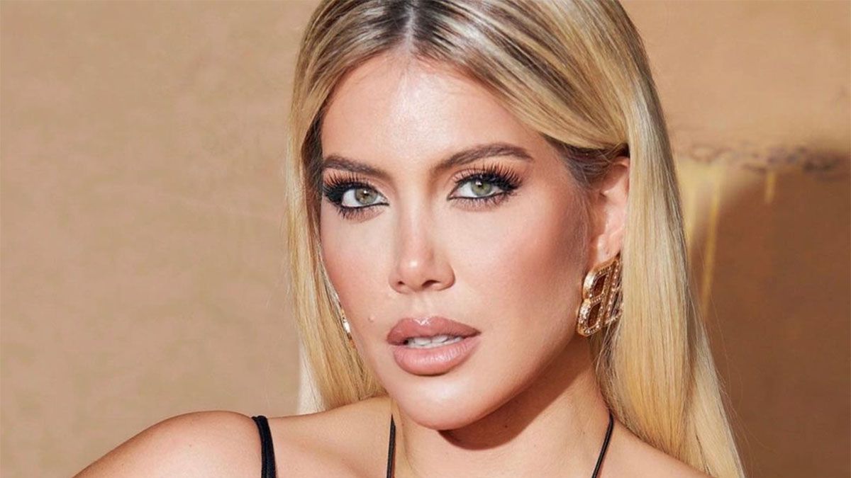 ¡Sos muy bella!: Wanda Nara posó con un enterito y dinamitó las redes