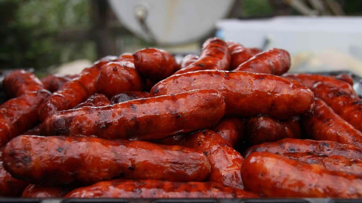 Qué es la chistorra y en qué se diferencia del chorizo