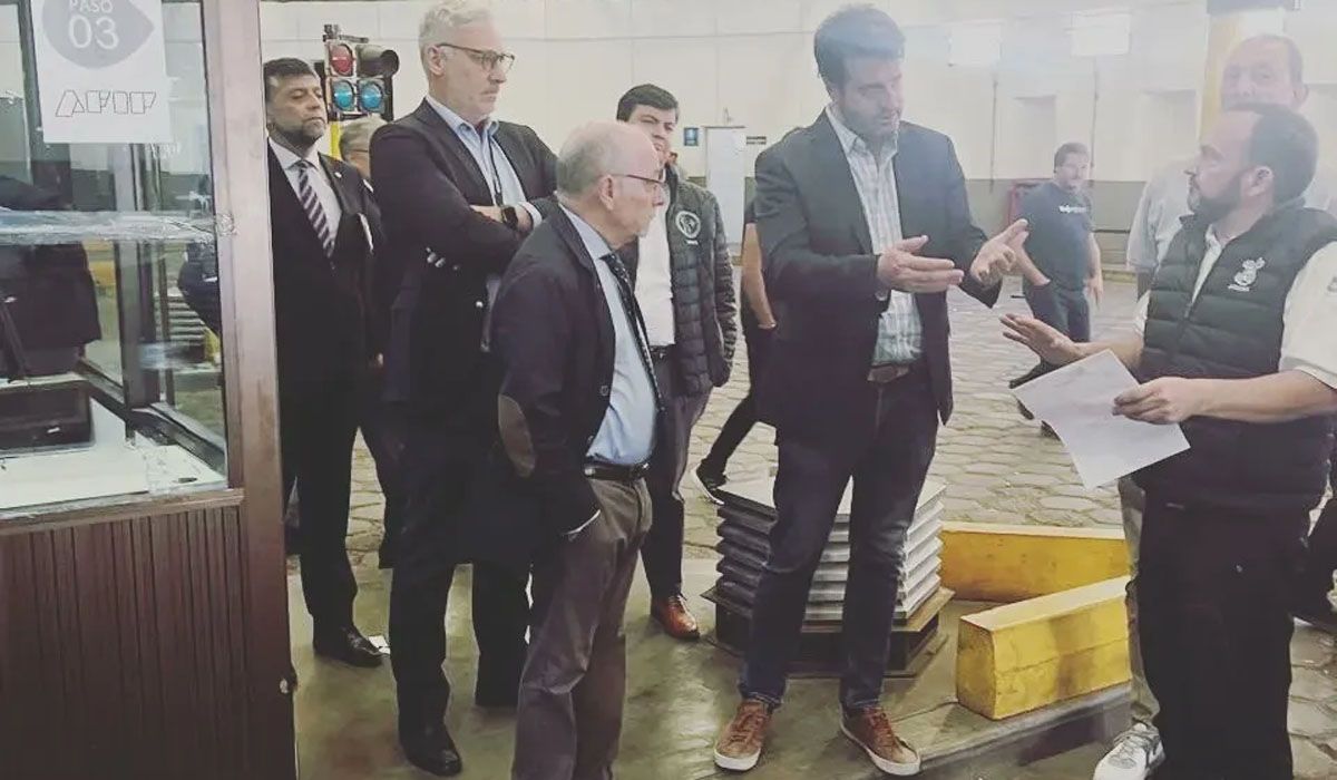 Funcionario de Cornejo apuntó contra la excesiva burocracia chilena por ...