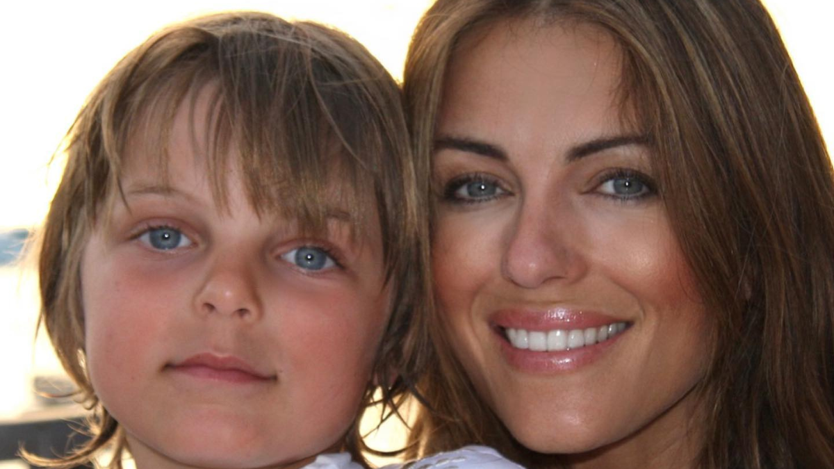 Así luce Damian, el hijo (clónico) de Elizabeth Hurley