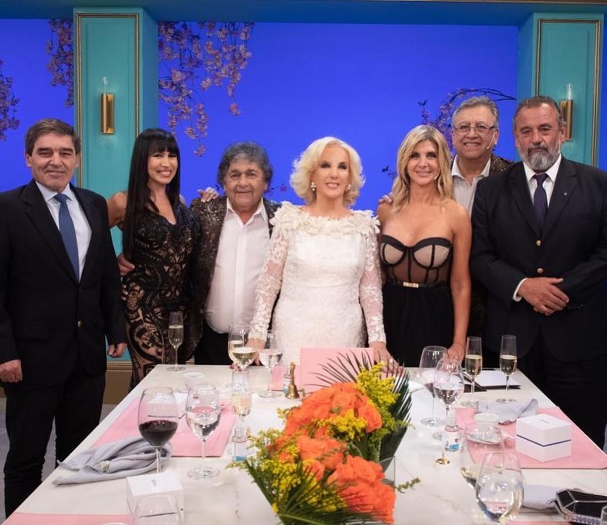 ¡Tremendo! Débora Pláger se puso transparencias para la noche de Mirtha ...