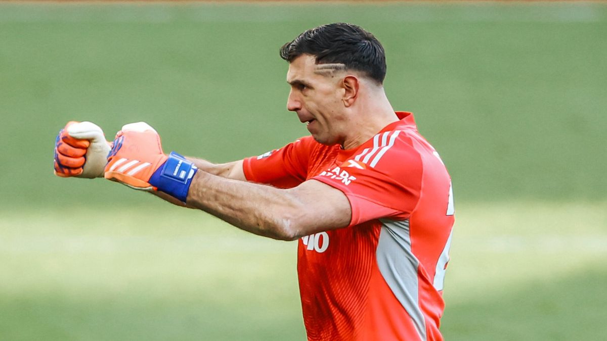 Aston Villa, con Dibu Martínez y Buendía, volvió a sonreír en la ...