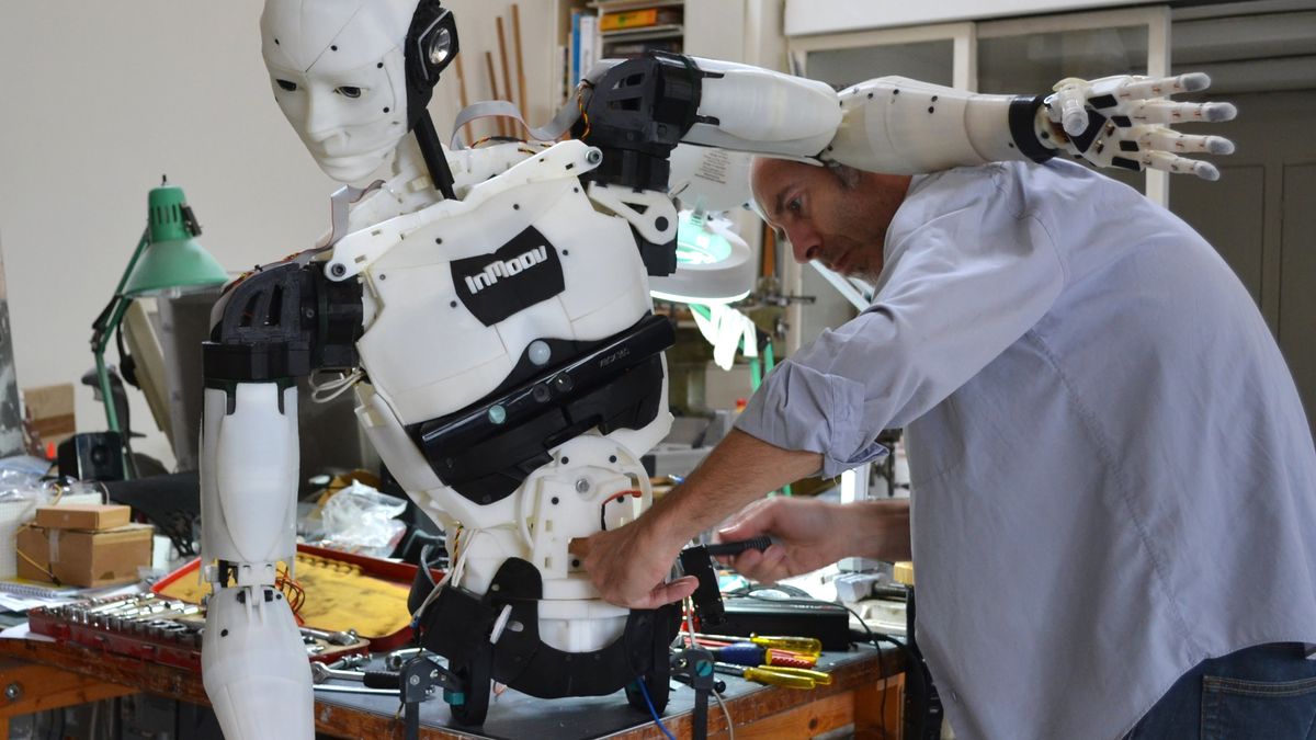 Presentaron un robot humanoide que es armable