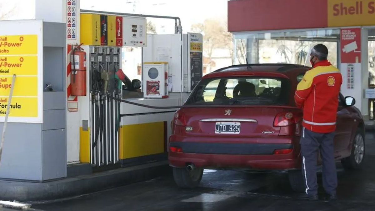Shell aumentó el precio de sus combustibles hasta un 18% y se espera que el resto siga la tendencia