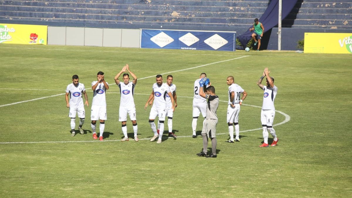 Paolo Impini se fue con bronca por la expulsión y el empate