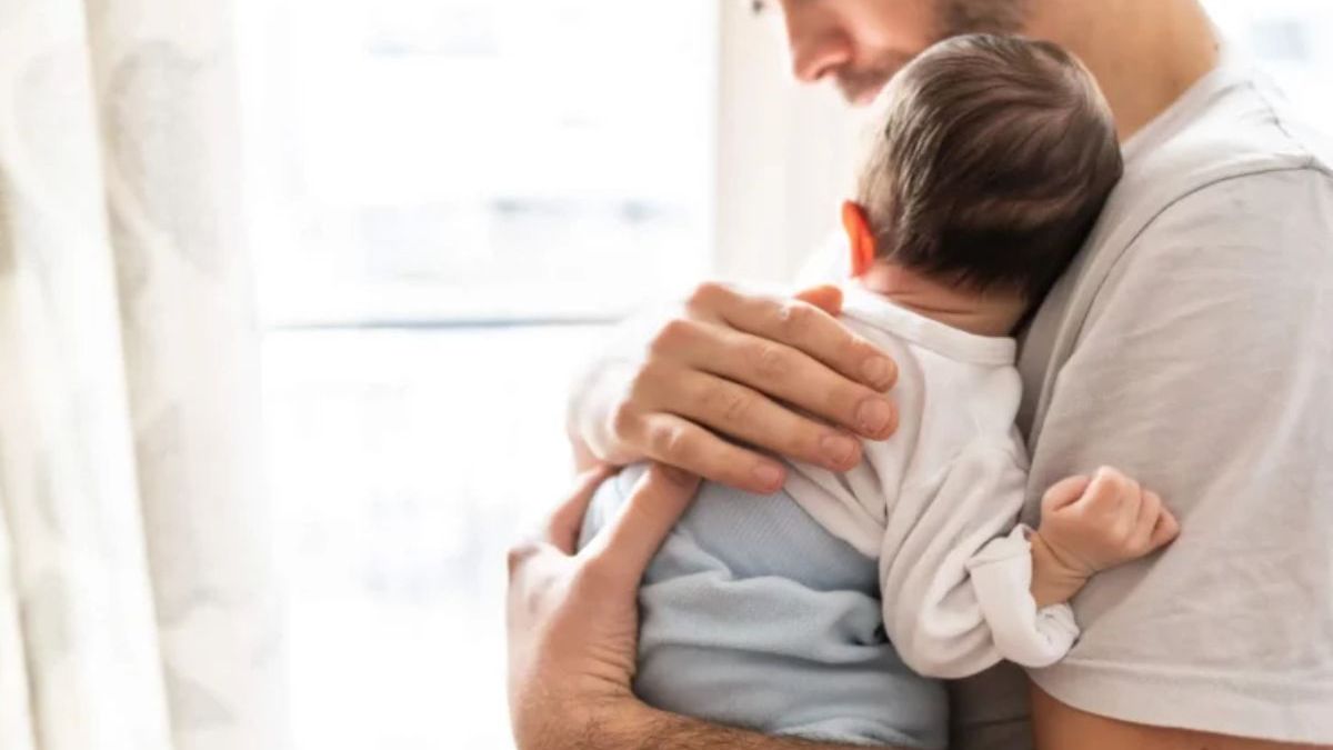 Fundación busca voluntarios para abrazar bebés que fueron abandonados