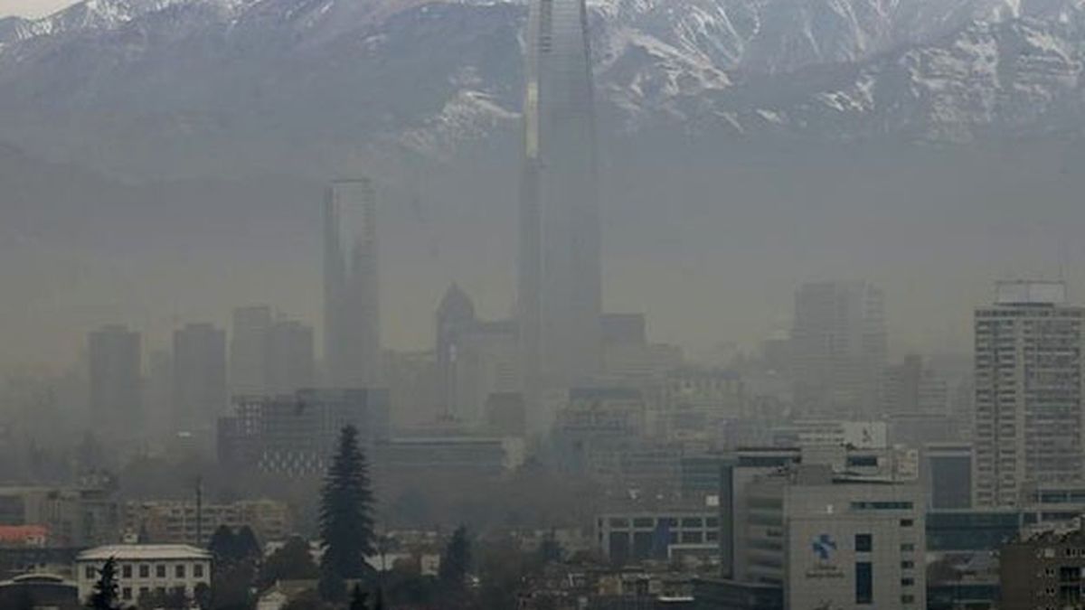 Bajaron el nivel de alerta por la polución en Santiago de Chile