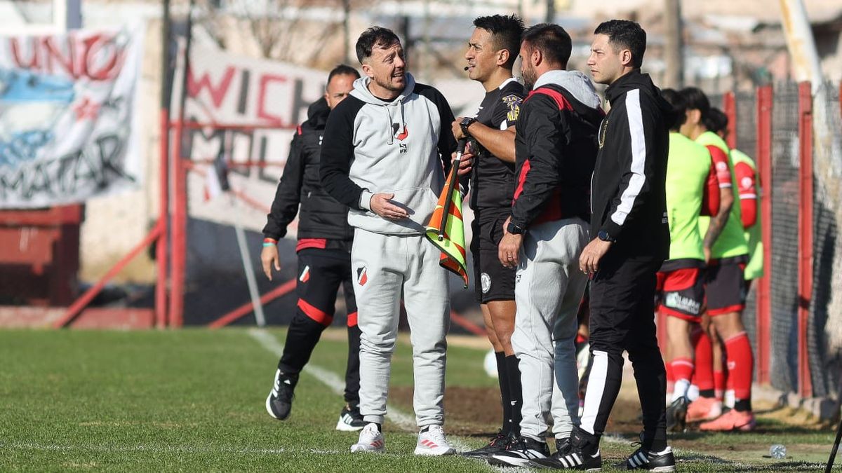Alexis Matteo tiene el equipo del Deportivo Maipú para enfrentar a Arsenal