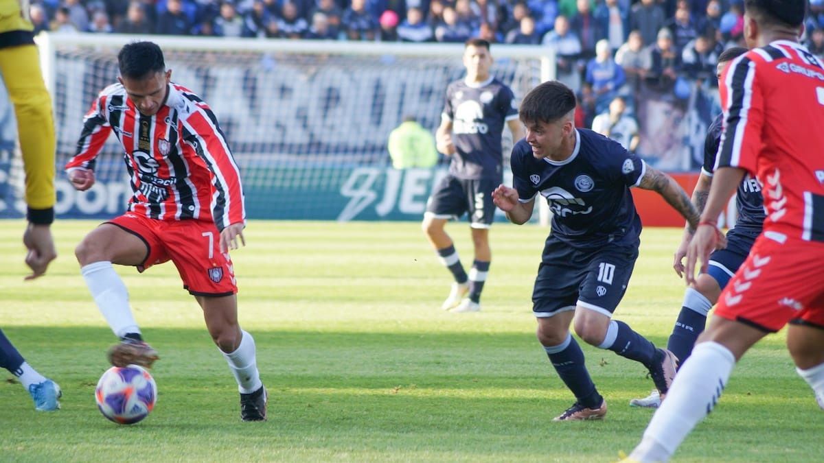 El picante Matías Reali desentona en Independiente Rivadavia con sus ...