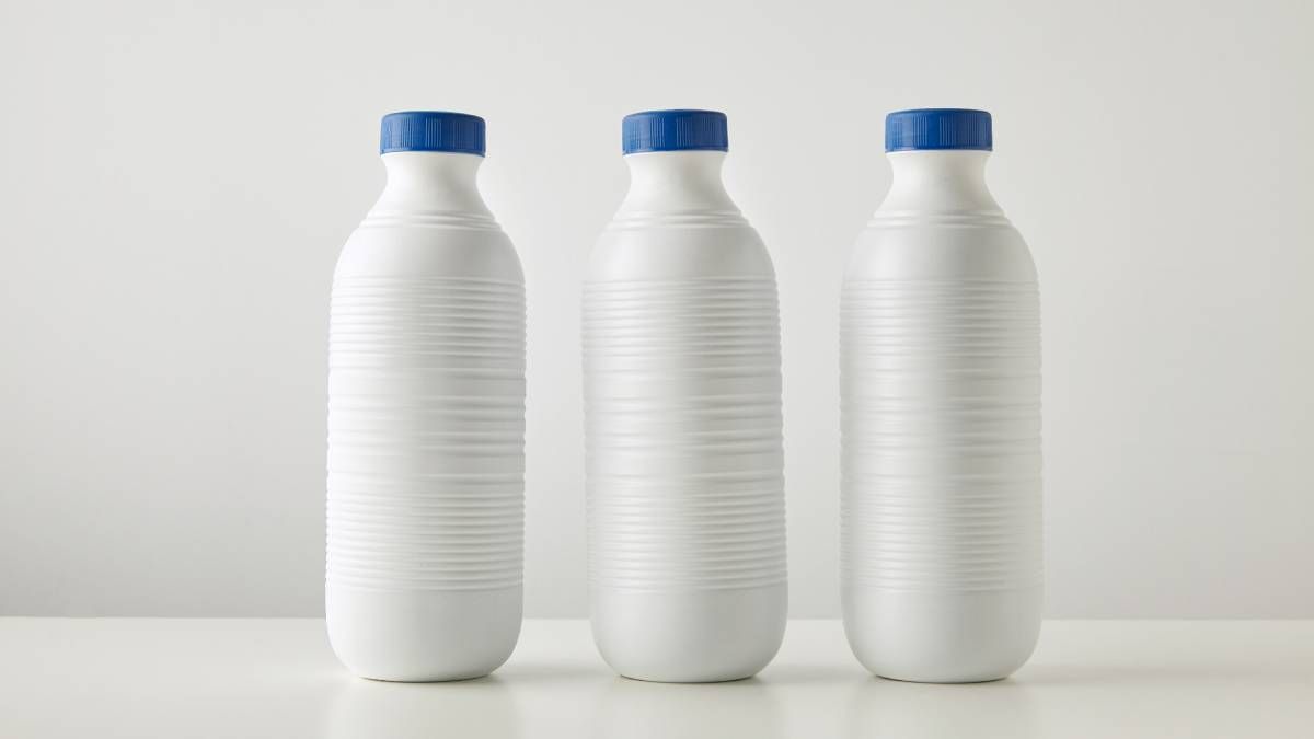 Descubre las 3 novedosas ideas para reciclar las botellas de leche vacías