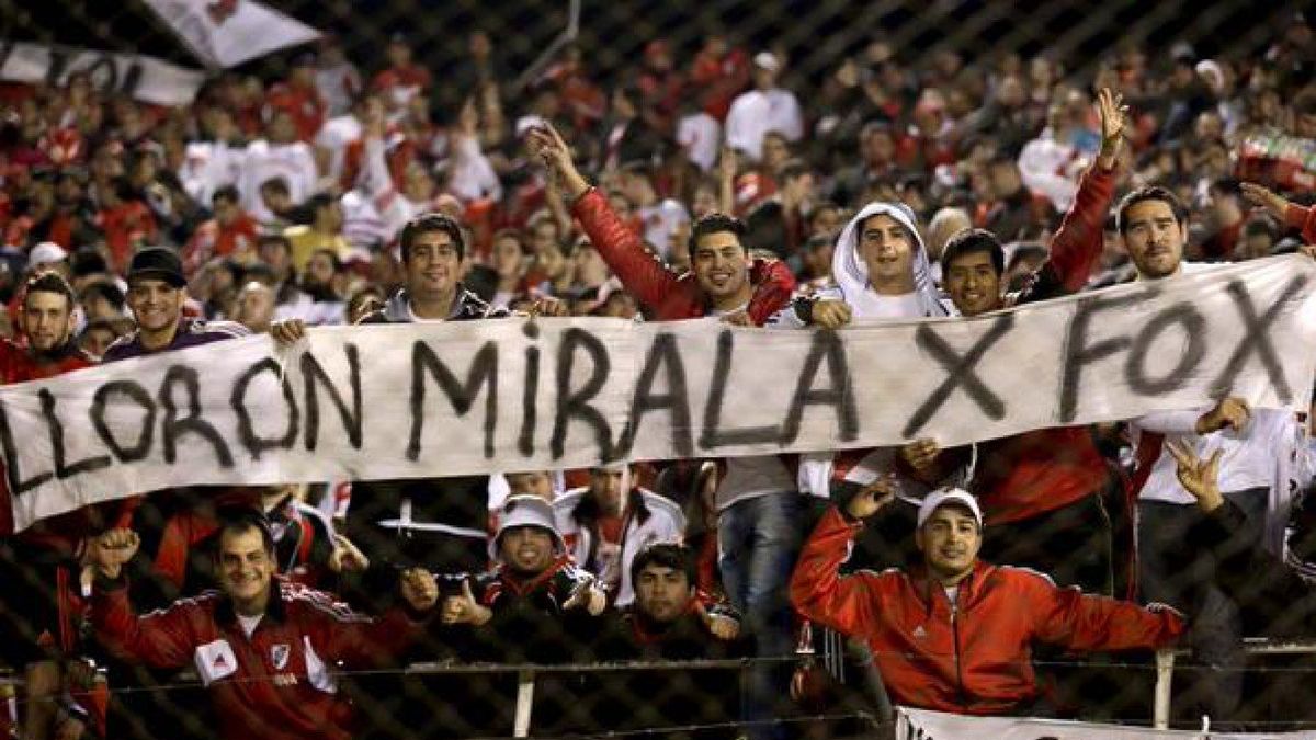 ¡Todavía no empieza y ya los cargan! Pobre, Boca... lo tomaron de punto