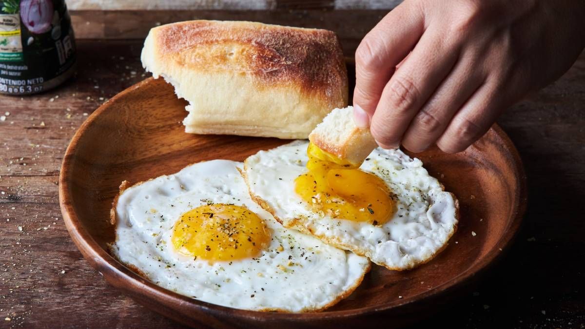 Cómo hacer un huevo frito sin aceite