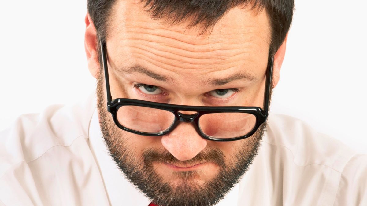 Mirar por encima de los lentes: qué significa para la psicología del ...