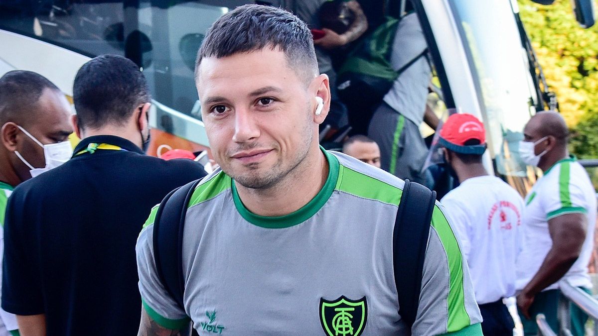 Mauro Zárate arregló con un club totalmente inesperado