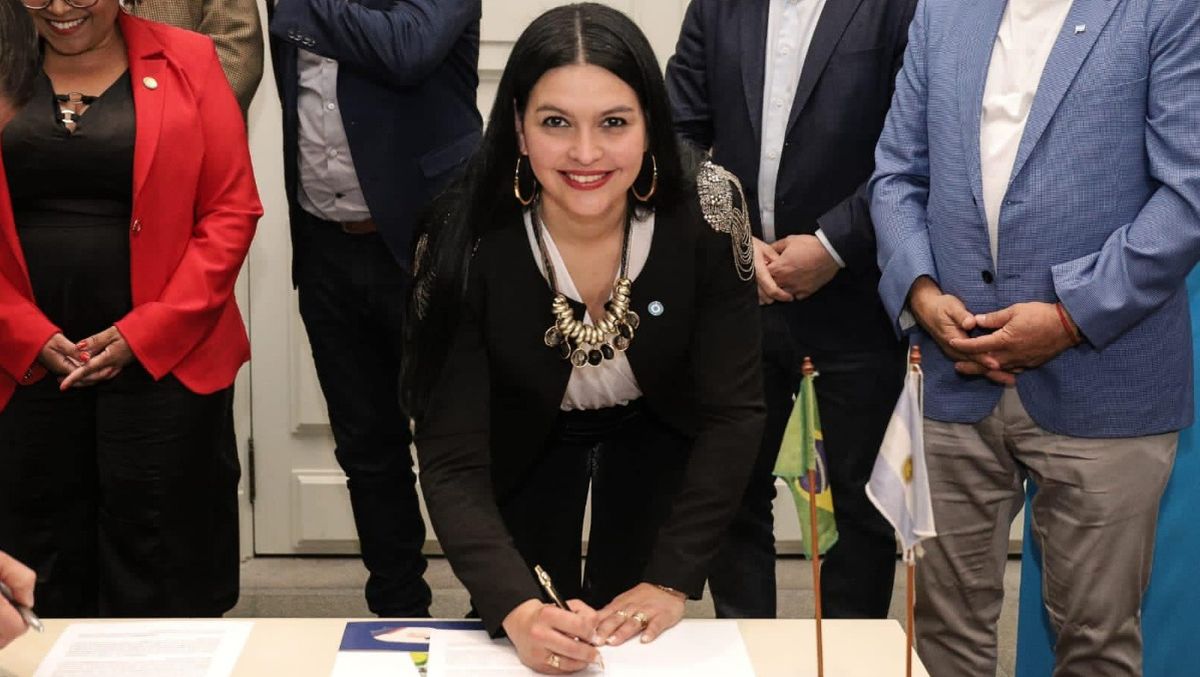 Flor Destéfanis viajó a Brasil y se mostró con Daniel Scioli a poco de ...