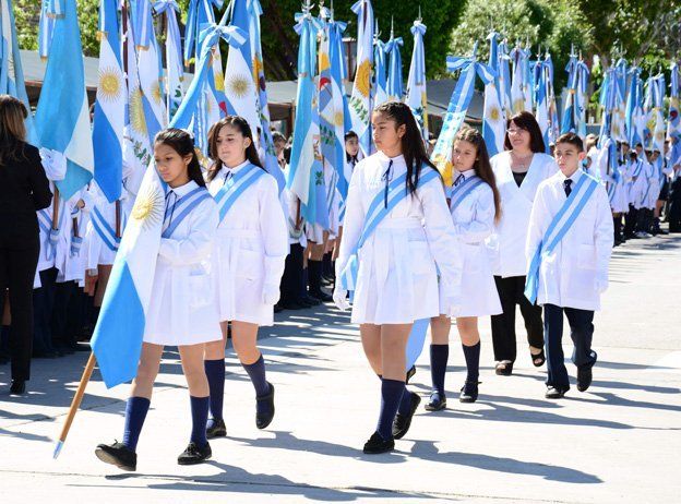 Un fenómeno creciente: en la escuela primaria Rawson, de 122 alumnos 20 son abanderados