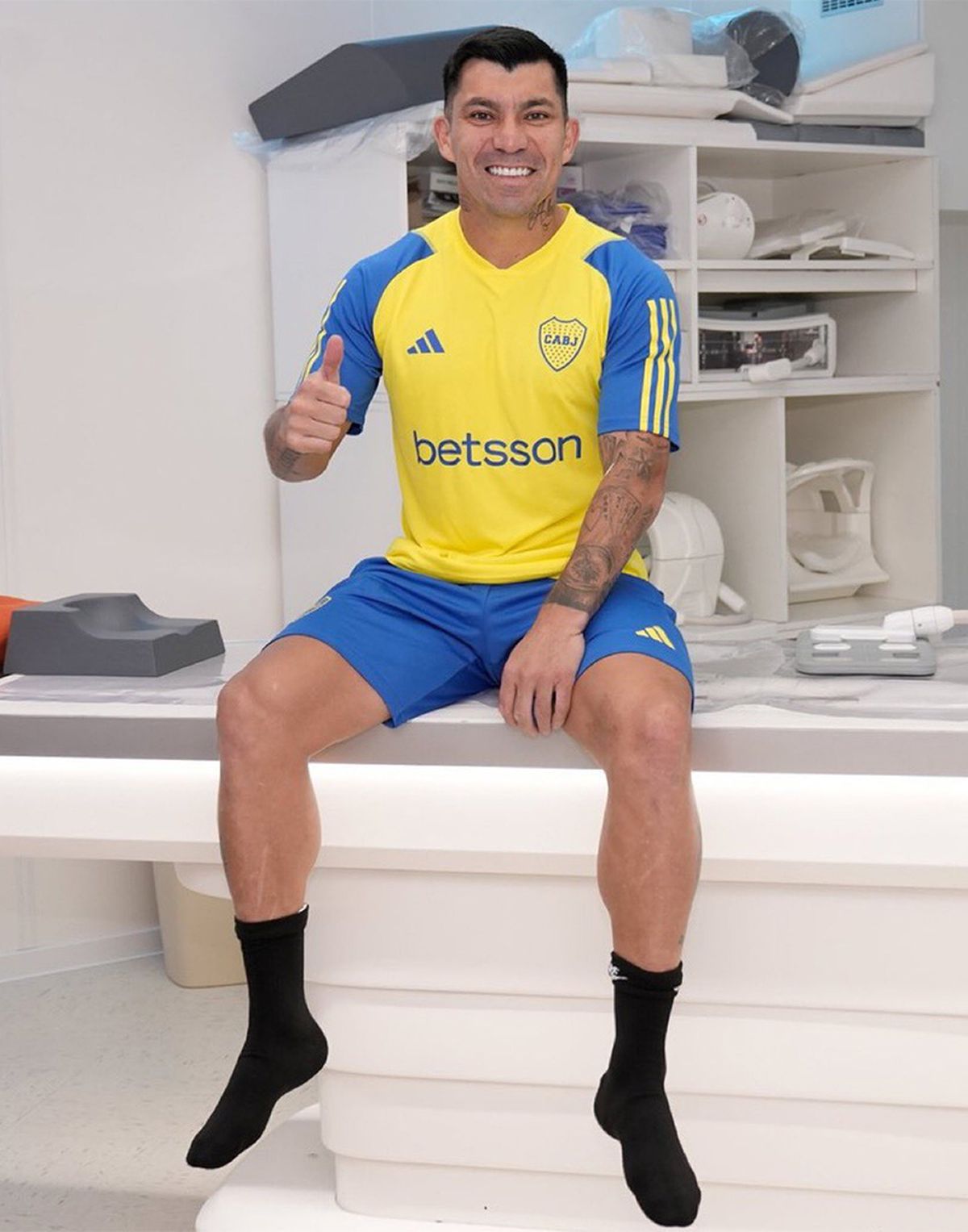 Las primeras fotos de Gary Medel como nuevo jugador de Boca