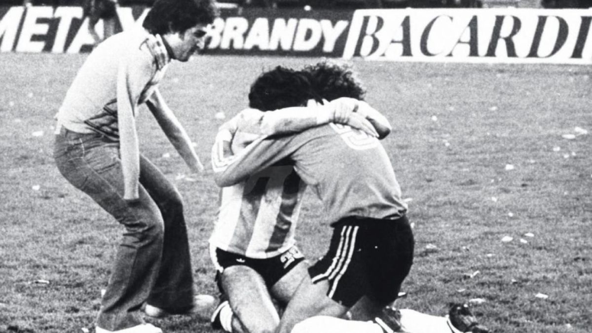 Para brindar por el Mundial 78: El Pato Fillol presentó su vino mendocino Para brindar por el Mundial 78: El Pato Fillol presentó su vino mendocino