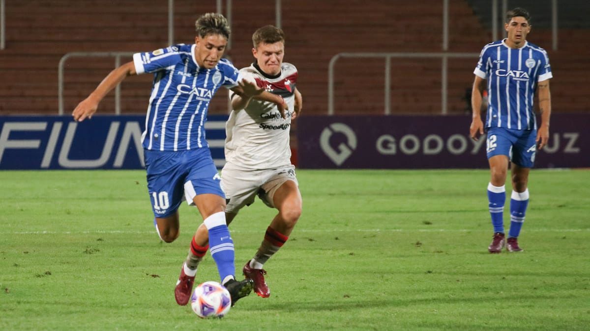 Godoy Cruz disfruta del fútbol que genera Matías Ramírez