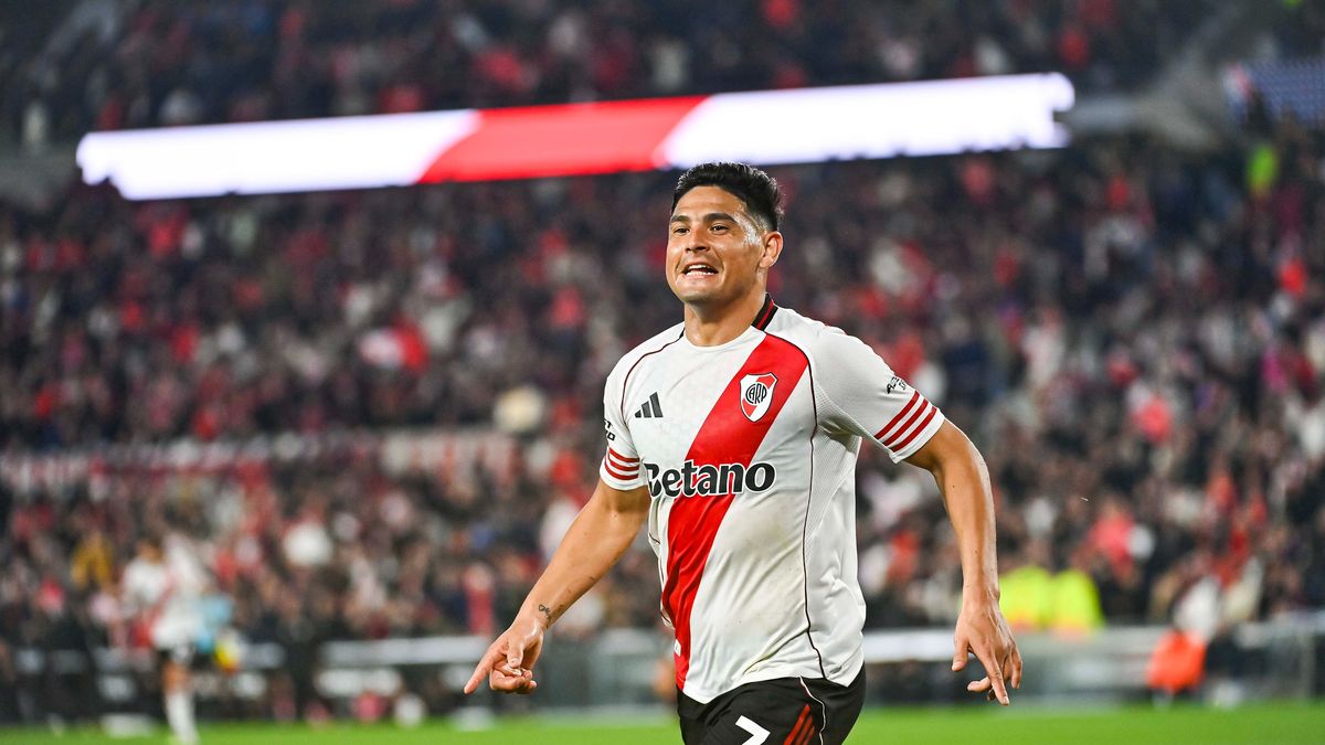 Maxi Salas debutó con un gol y se ganó el corazón de todo River con el ...