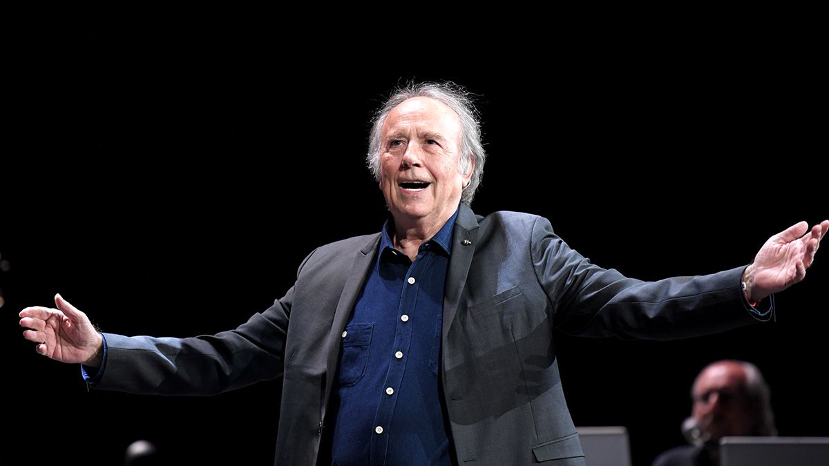 Serrat inició su despedida en un estadio atestado de fanáticos