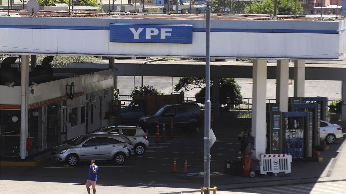 YPF aumenta la nafta desde las 00 del sábado