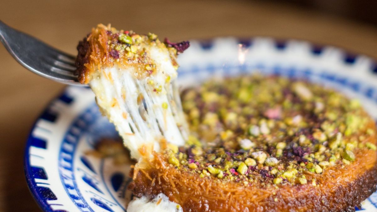 Cómo hacer Kunafa, la receta del dulce árabe con fideos, almíbar y ...