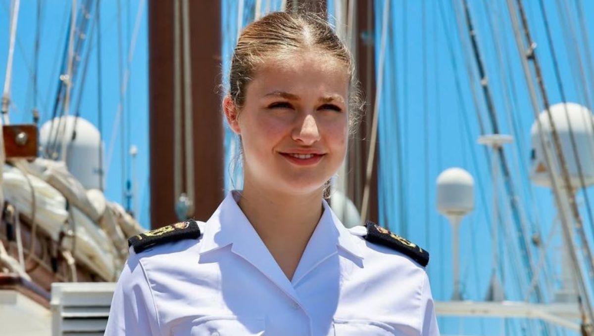 Escándalo por las fotos de la princesa Leonor de Borbón en bikini: por cuánto se vendieron