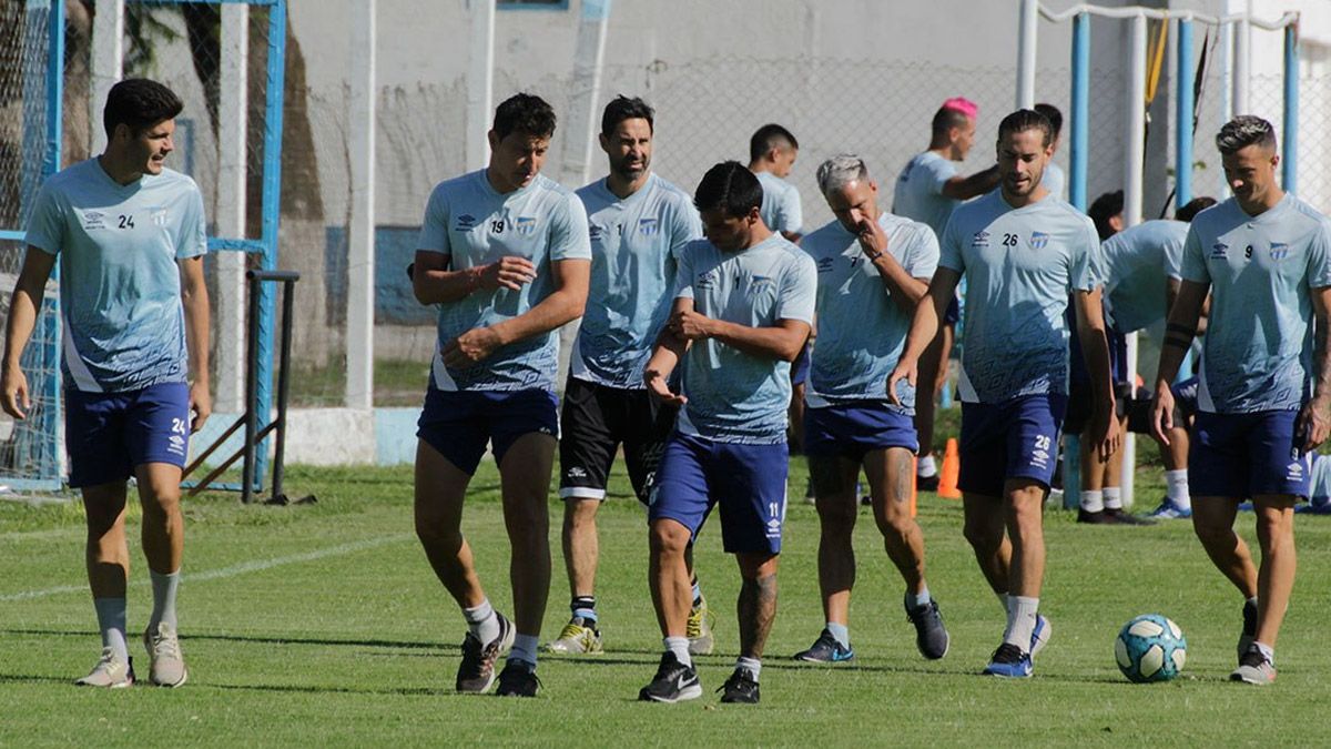 Atlético Tucumán oficializó la llegada de su nuevo DT