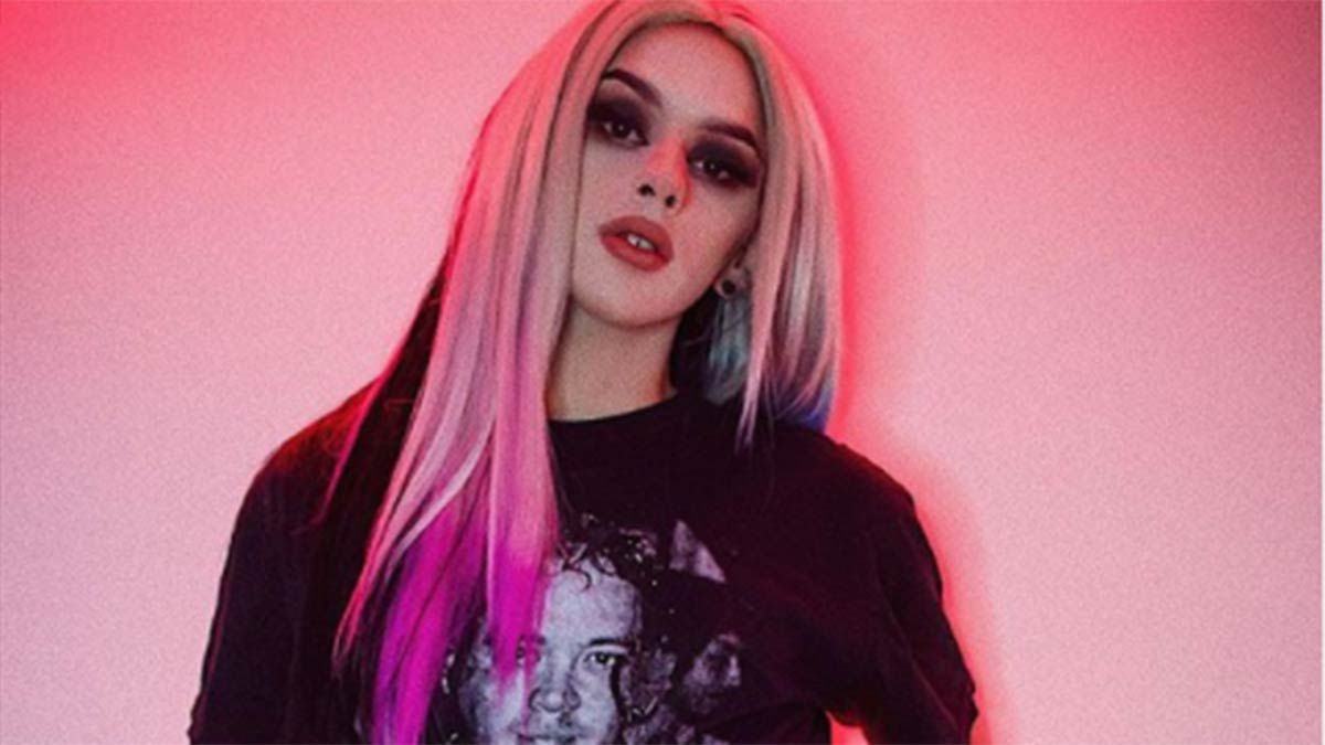 El hijo del Presidente y su selfie en musculosa y minifalda