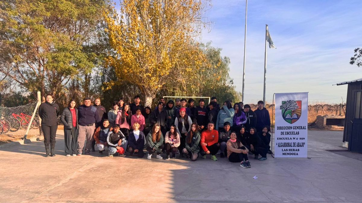 Estudiantes de Las Heras salieron a limpiar callejones y dieron una ...