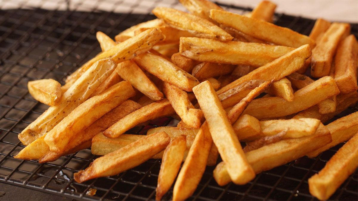 El truco de las papas fritas: la técnica para que queden crujientes por ...