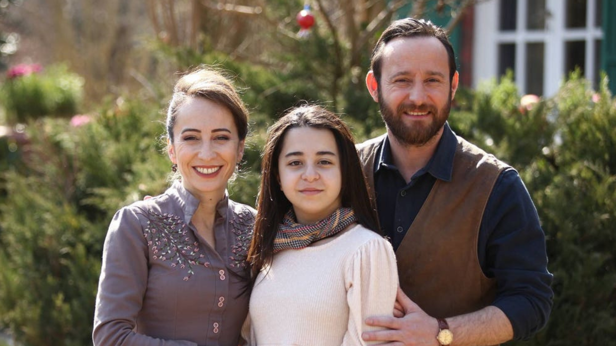 Lejos de su papel de tío Metin, así se ve Onur Dikmen de la telenovela ...