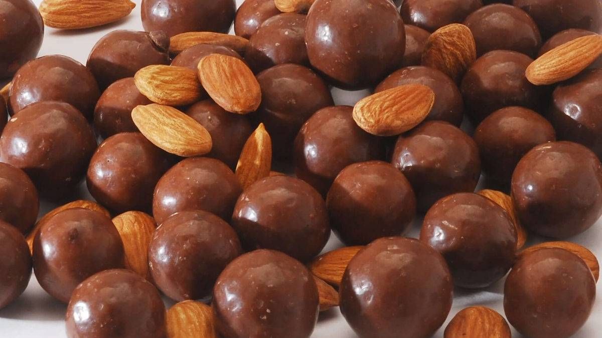 Almendras con chocolate, la receta para darse una panzada en Navidad