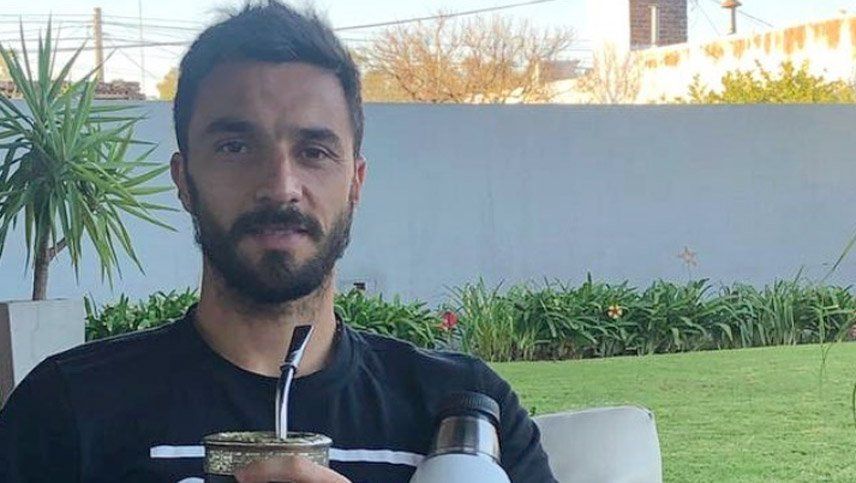 Scocco ya firmó en Newells