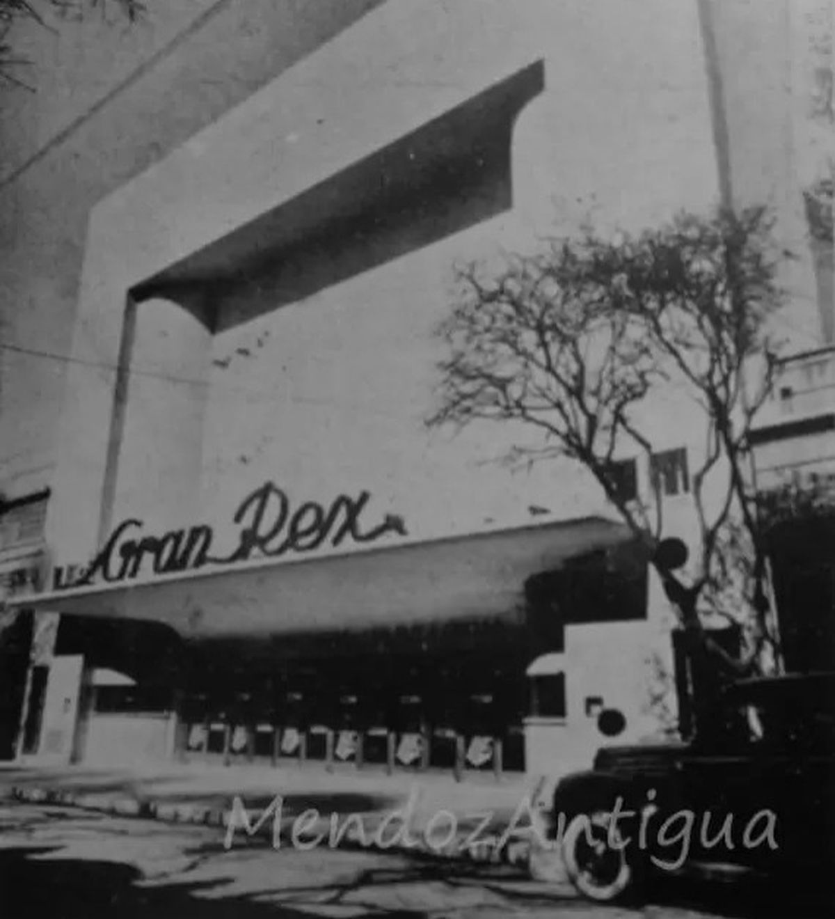 Venden como chatarra por Facebook butacas y carteles del desaparecido ...