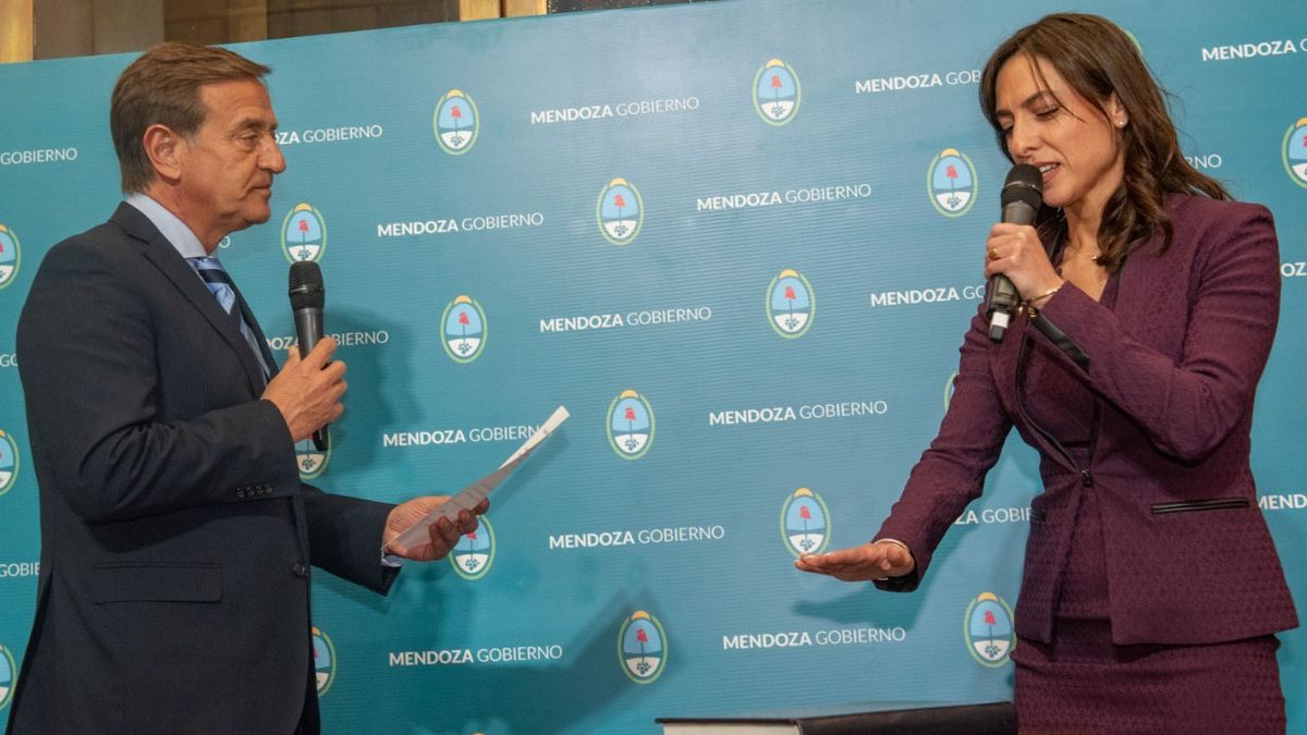 Rodolfo Suarez tomó juramento a la nueva defensora general del ...