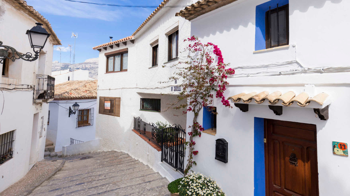 El pueblo costero más encantador de Alicante rodeado de playas de aguas cristalinas