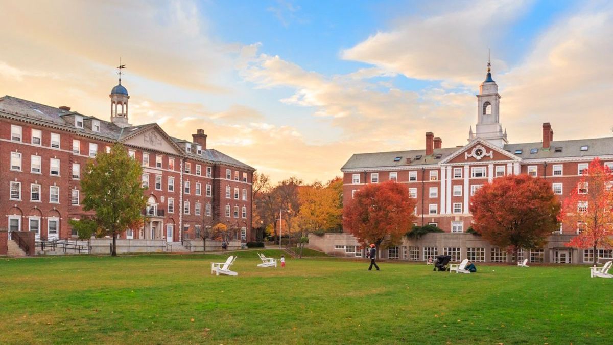 Cómo inscribirse en los cursos gratuitos que brinda la Universidad de Harvard en el 2024