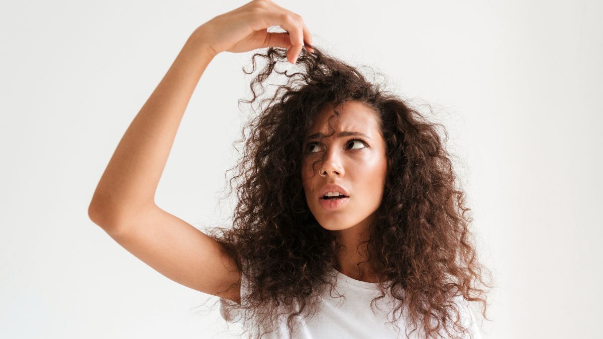 El método aconsejado por expertos en cabello para tener rulos y rizos ...